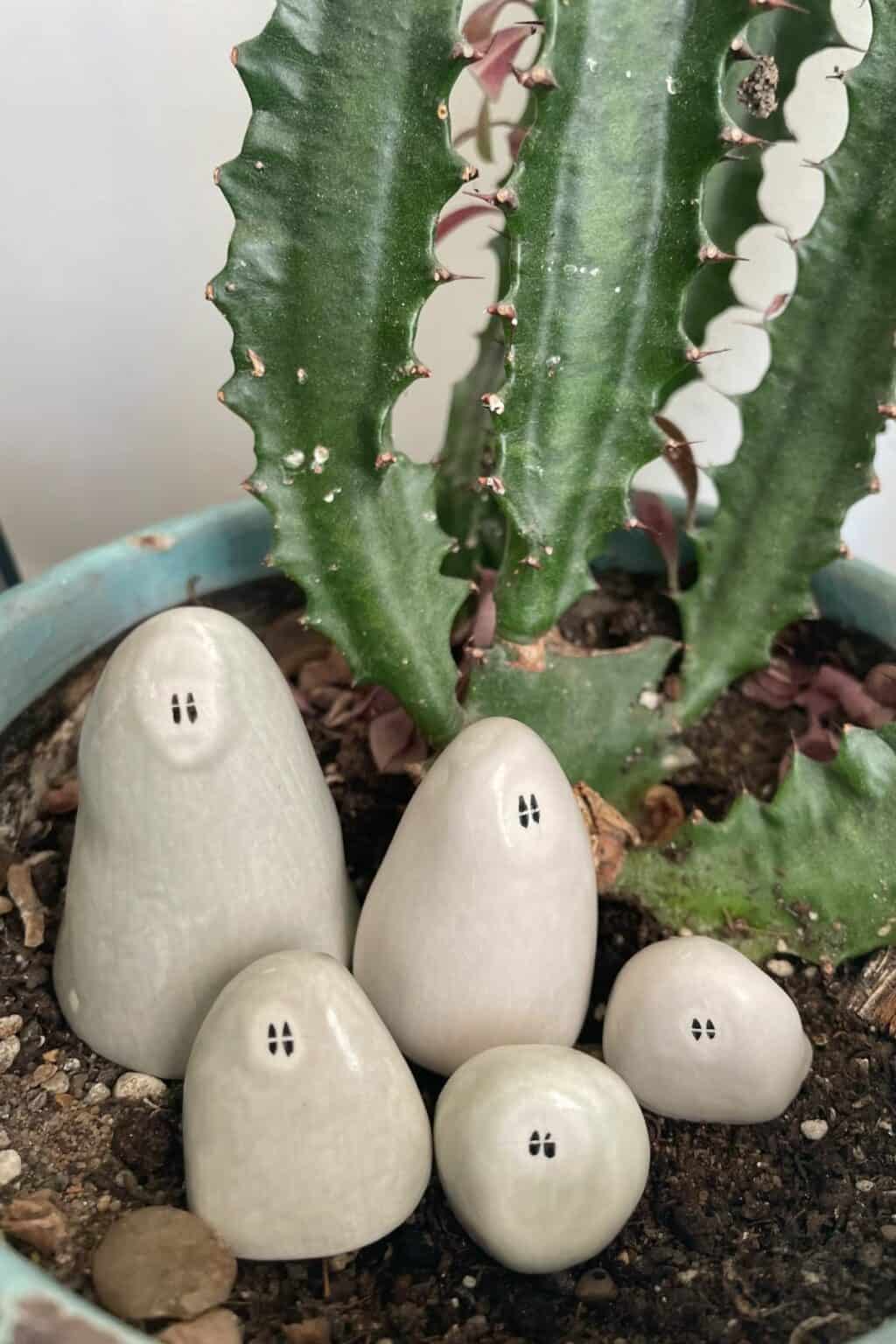 What to Put in a Terrarium Besides Plants? 9 Decor Ideas - Terrarium Tribe